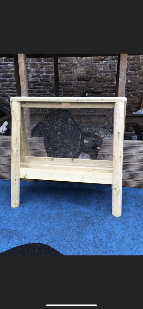 Rustic Outdoor Easels - Designs For Education